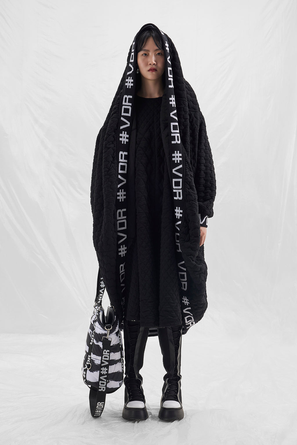 Oversized Quilted Cloak with Graphic Details – Balensed
